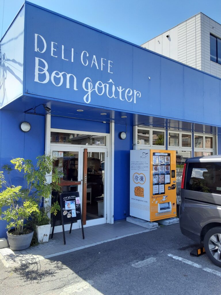 DELI CAFE Bon goûter クイニーアマン自動販売機｜施工しました｜ブログ｜株式会社 美はる社